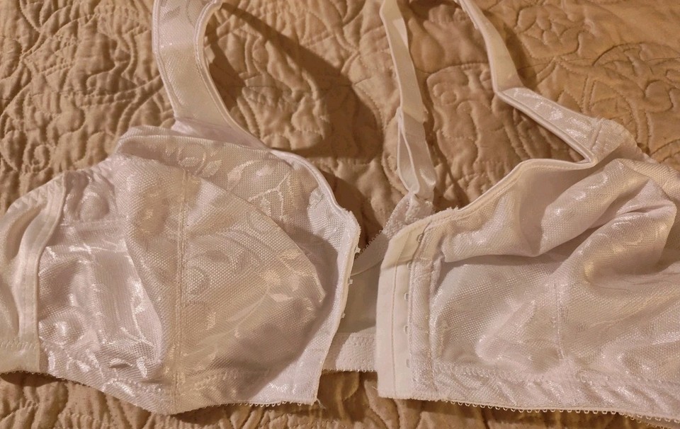 Just My Size Women's Easy On Front Close Wirefree Bra 1107 White Size ...