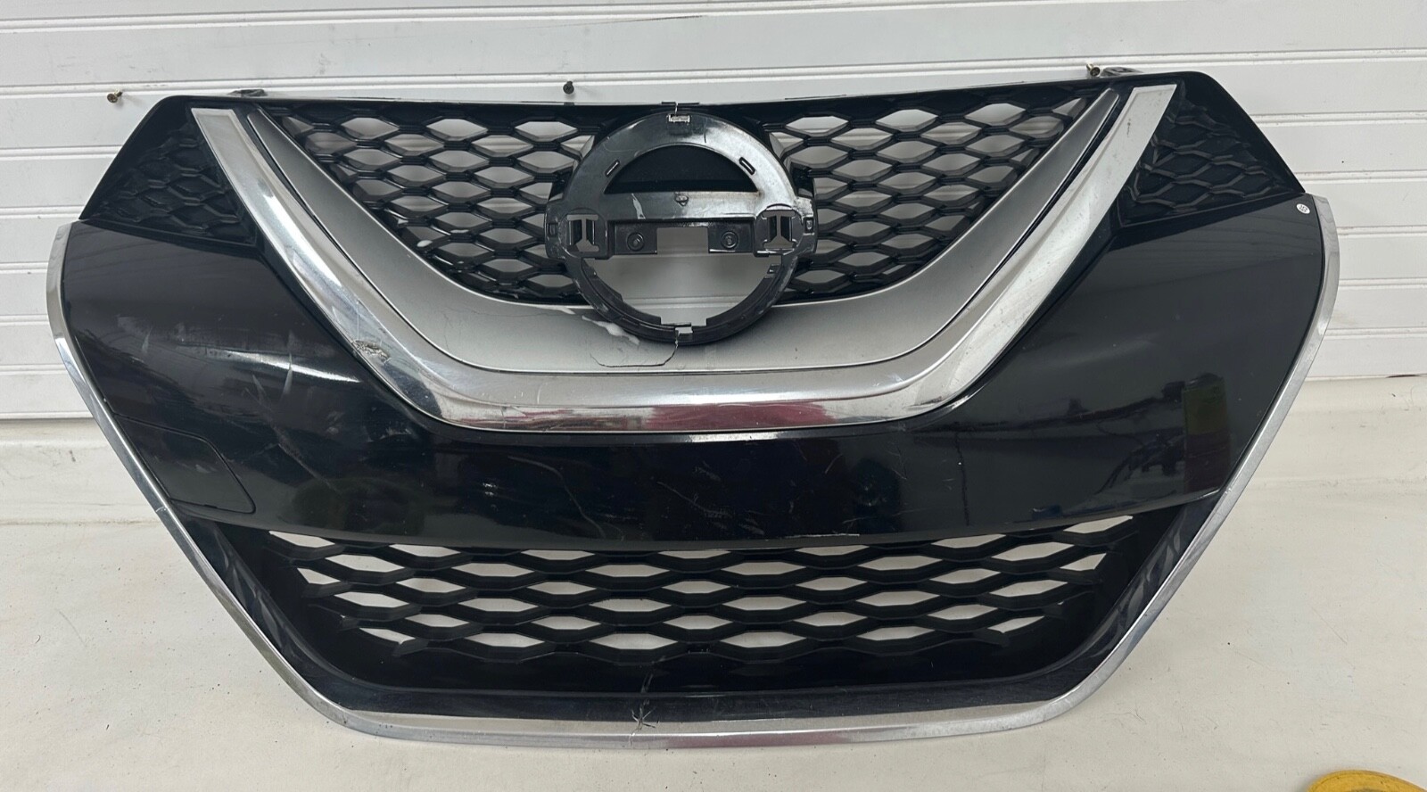 2016 2017 2018 NISSAN MAXIMA FRONT BUMPER UPPER GRILLE 623104RA0A OEM ...