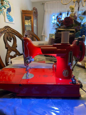 Singer Featherweight 221 Sewing Machine Custom Painted Lipstick red ...