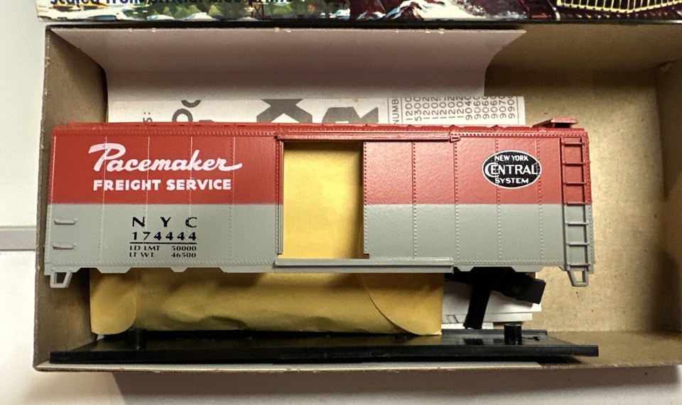 Athearn / Branchline Trains HO Scale NYC Pacemaker 40' Box Car Kit ...