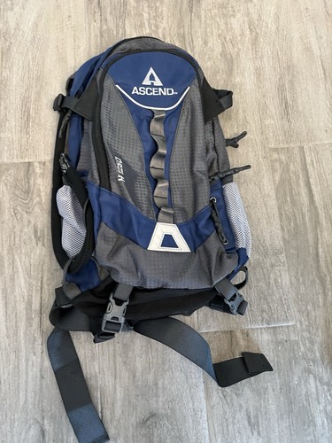 Ascend Lightweight 2 L Water Hiking Backpack with Adjustable Straps ...