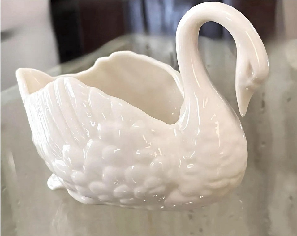 Lenox Antique Ivory Porcelain Wings-up Closed Tail Paddlefoot 5” Swan ...