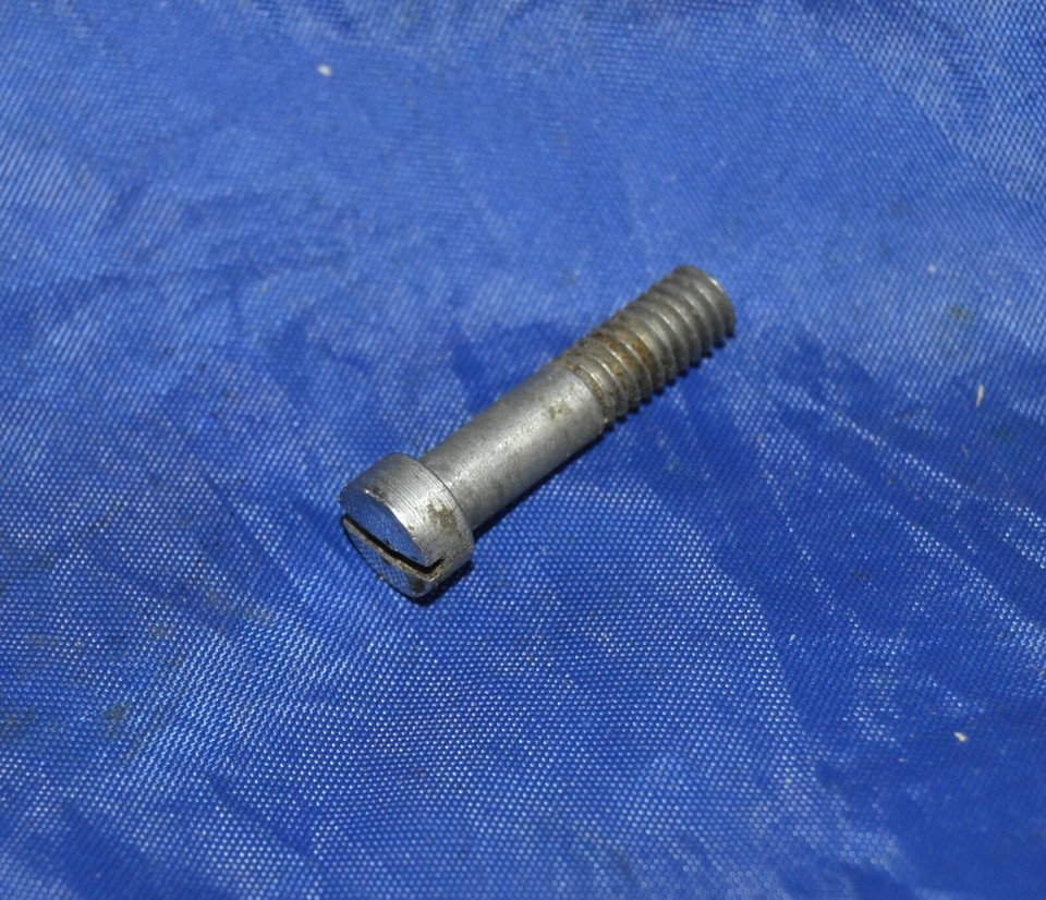 SCREW TOP BACK COVER SINGER 401 SEWING MACHINES IS LONGER THAN FRONT ...