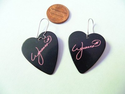 Vtg WYNONNA JUDD Black Heart Pink Signature Guitar Pick Earrings ...