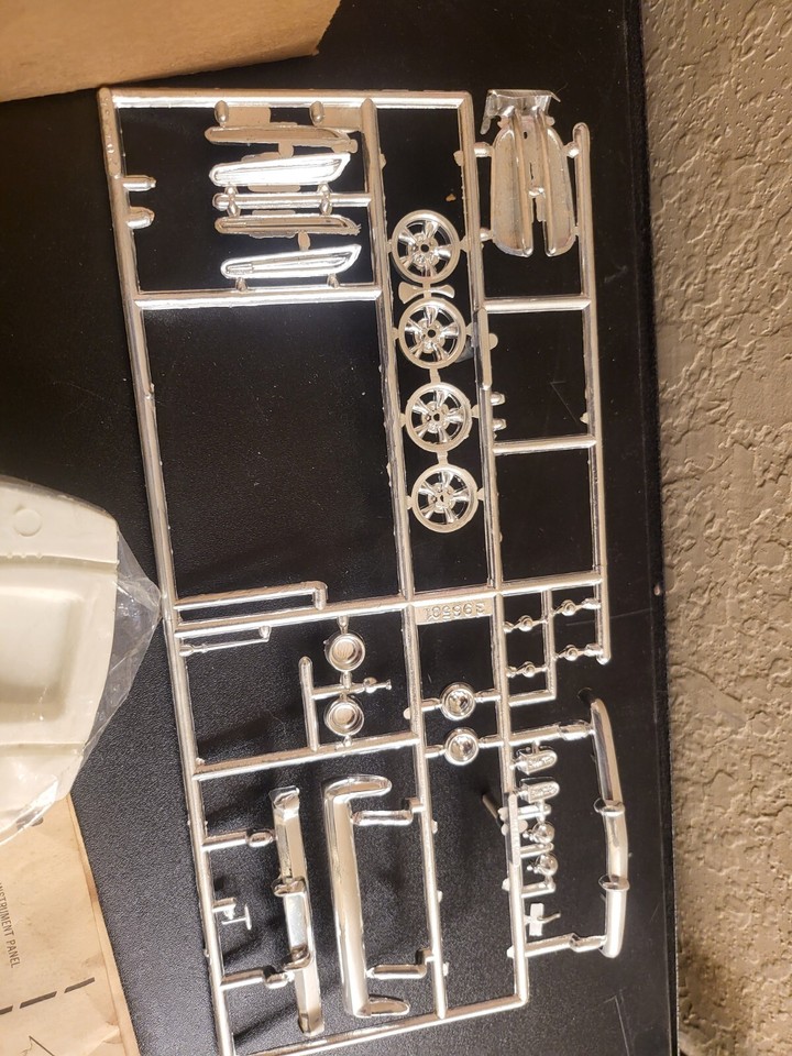 AMT T396 1953 STUDEBAKER STARLINER MODERN CLASSIC VINTAGE KIT 1/25 MCM ...