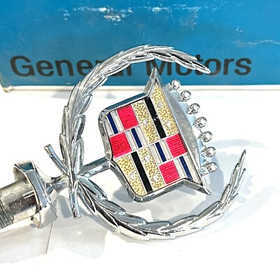 FLEETWOOD BROUGHAM HOOD ORNAMENT EMBLEM SHIELD & WREATH Coffin Base New ...