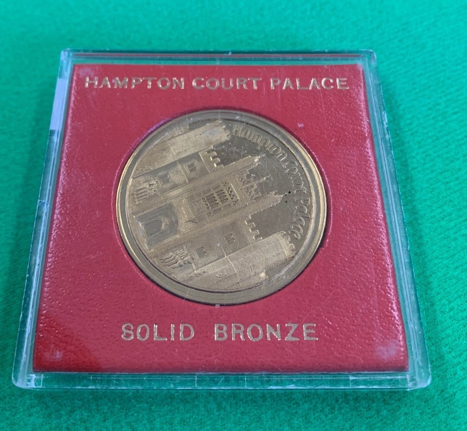 2 x Hampton Court Palace SOLID BRONZE Commemorative Coins in Cases CG ...
