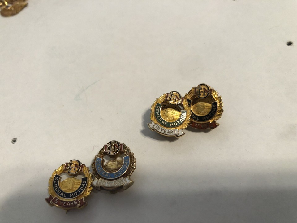GENERAL MOTORS Train SERVICE AWARDS 5, 10, 15, 20 Year Pins EMD ...