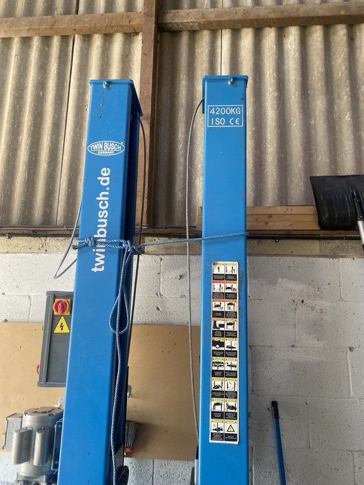 Two Post Car Lift Ramp - Twin Busch 2 Post Lift - Electronic release 4 ...
