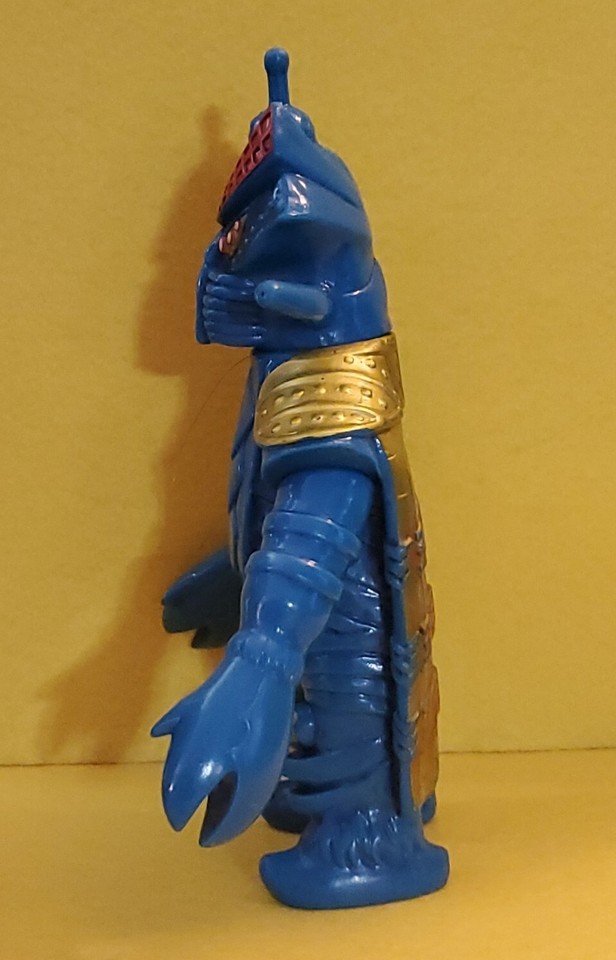 ALIEN TEMPEROR ULTRAMAN KAIJU ULTRA MONSTER SERIES VINYL ACTION FIGURE ...