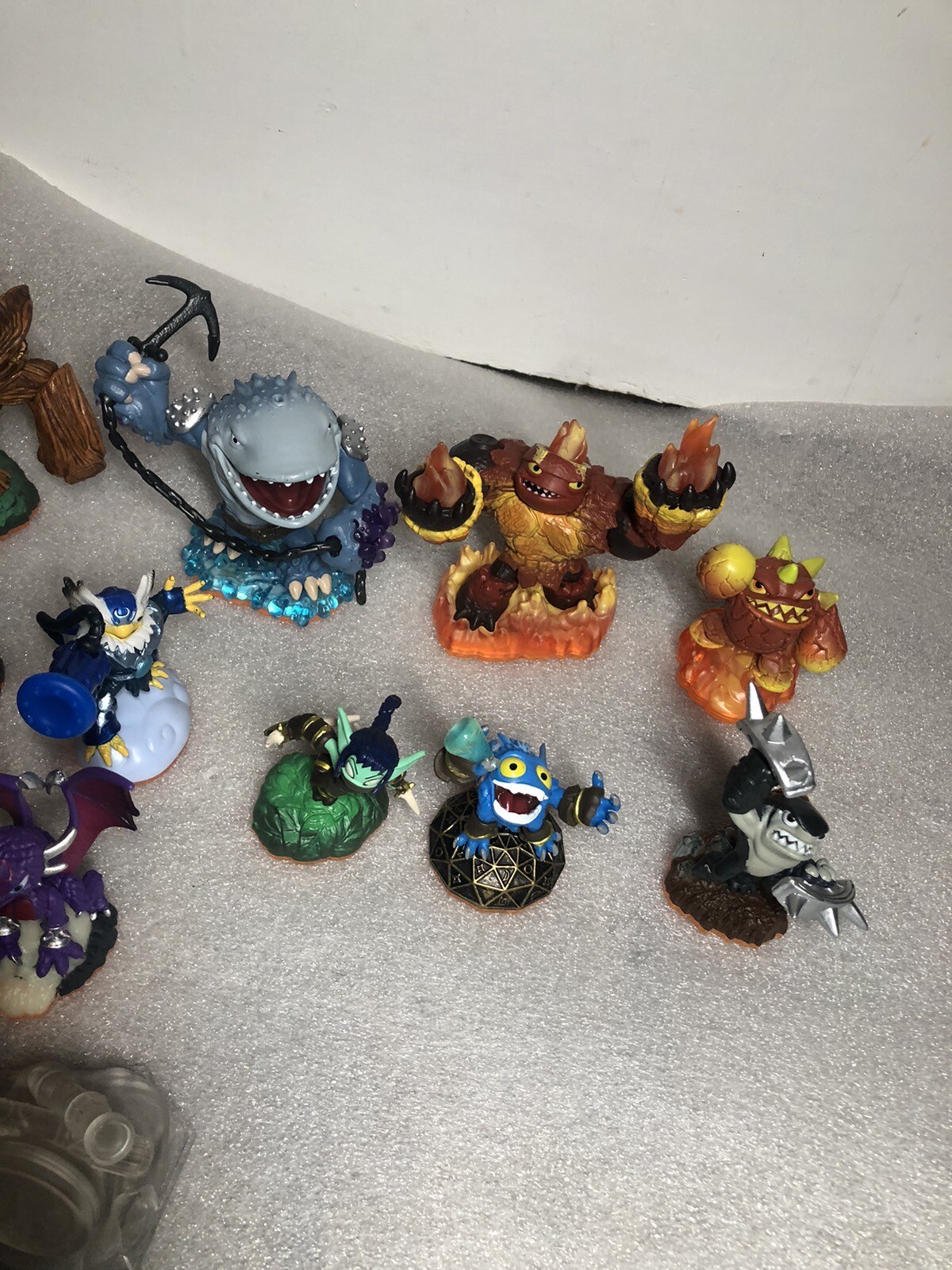 Lot of Skylanders Giants Storage Carry Case + 18 figures & 2 Portals Of ...