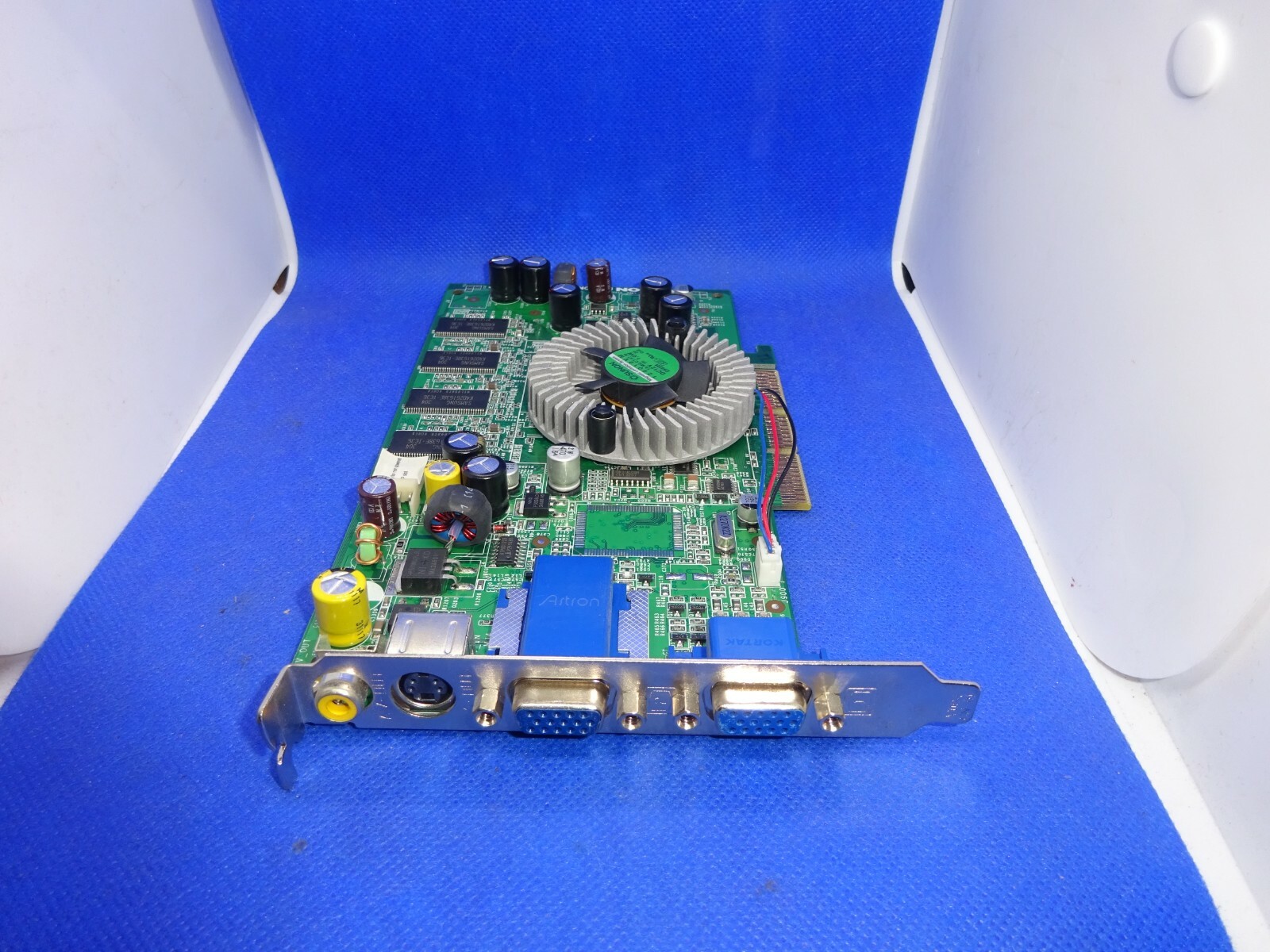 MEDION ATI Radeon 9600 TX 128MB SDRAM AGP GRAFIKKARTE 2xVGA / TV-OUT # ...