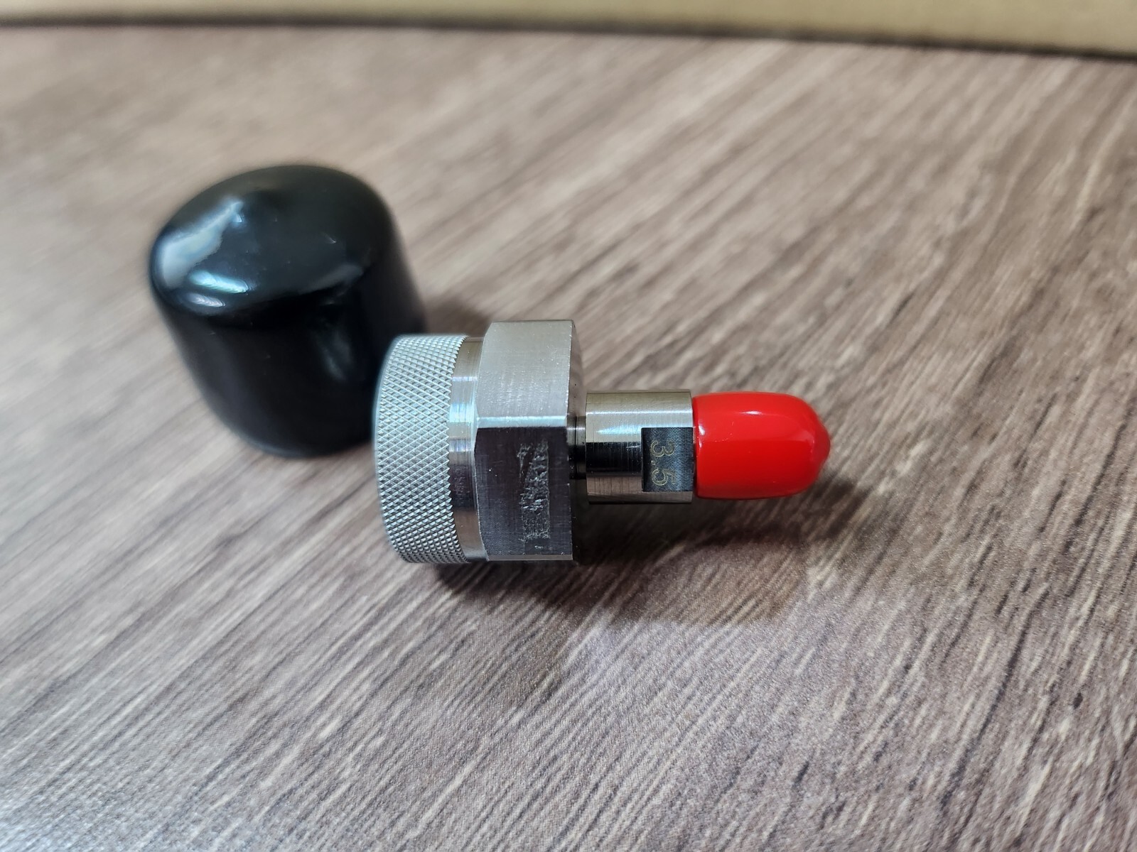 Keysight N9910X-603 Coaxial adapter, 2.4 mm NMD (f) to 3.5 mm (f), 26.5 ...