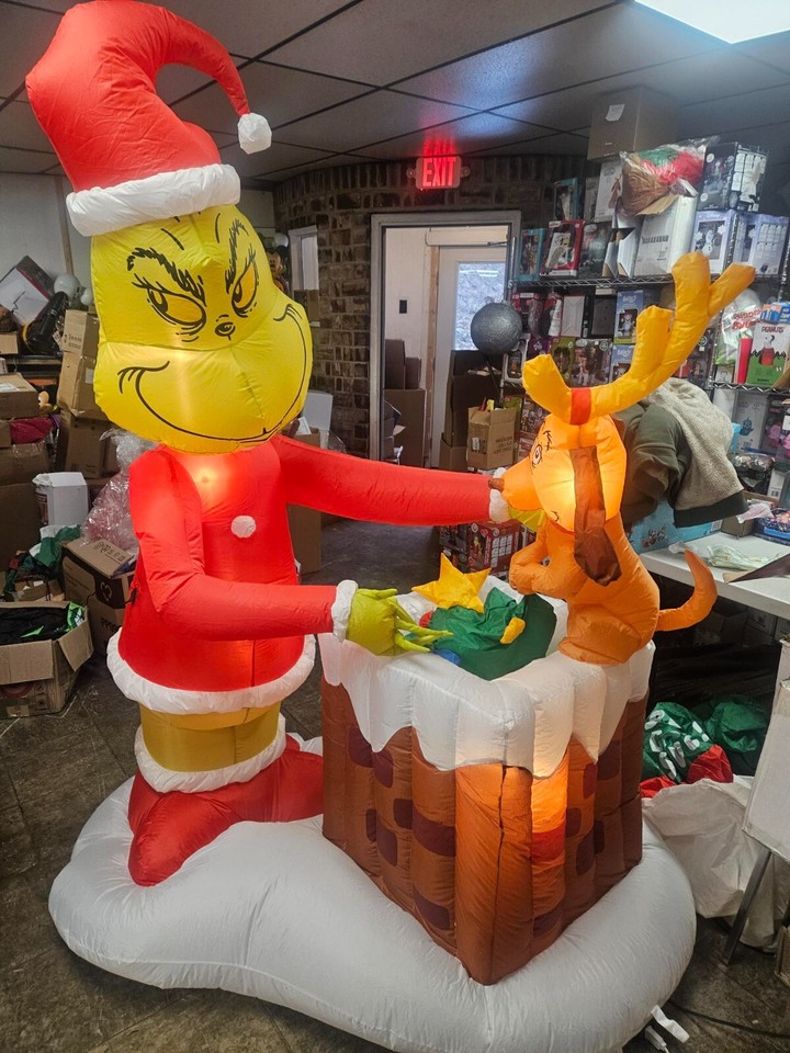 Gemmy 6,5ft Tall Animated Grinch Pulling Tree from Chimney Christmas ...