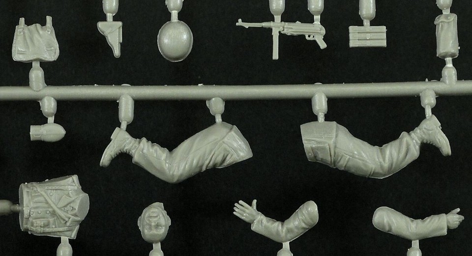 US and German paratroopers South of Europe 1944 MASTER BOX 35157 Figure ...