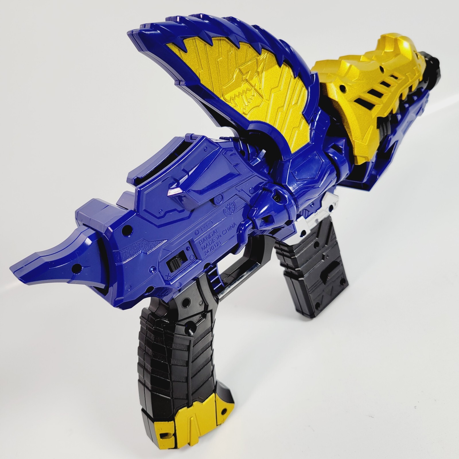 Power Rangers Dino Fury Ryusoulger DX Gold Mosa Blade Blaster Morpher ...