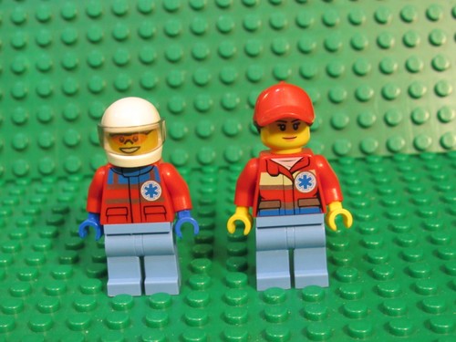 Lot 2 LEGO Minifigures CITY Town medic paramedic ambulance helicopter ...