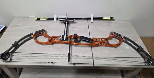 A Pre-owned Hoyt Pro Comp XT 2000 Compound Bow Right Hand W/ Arrow Rest ...