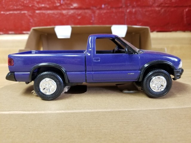 1994 Chevrolet S-10 4x4 Dealer Promotional Model 1/24 AMT ERTL S10 ...