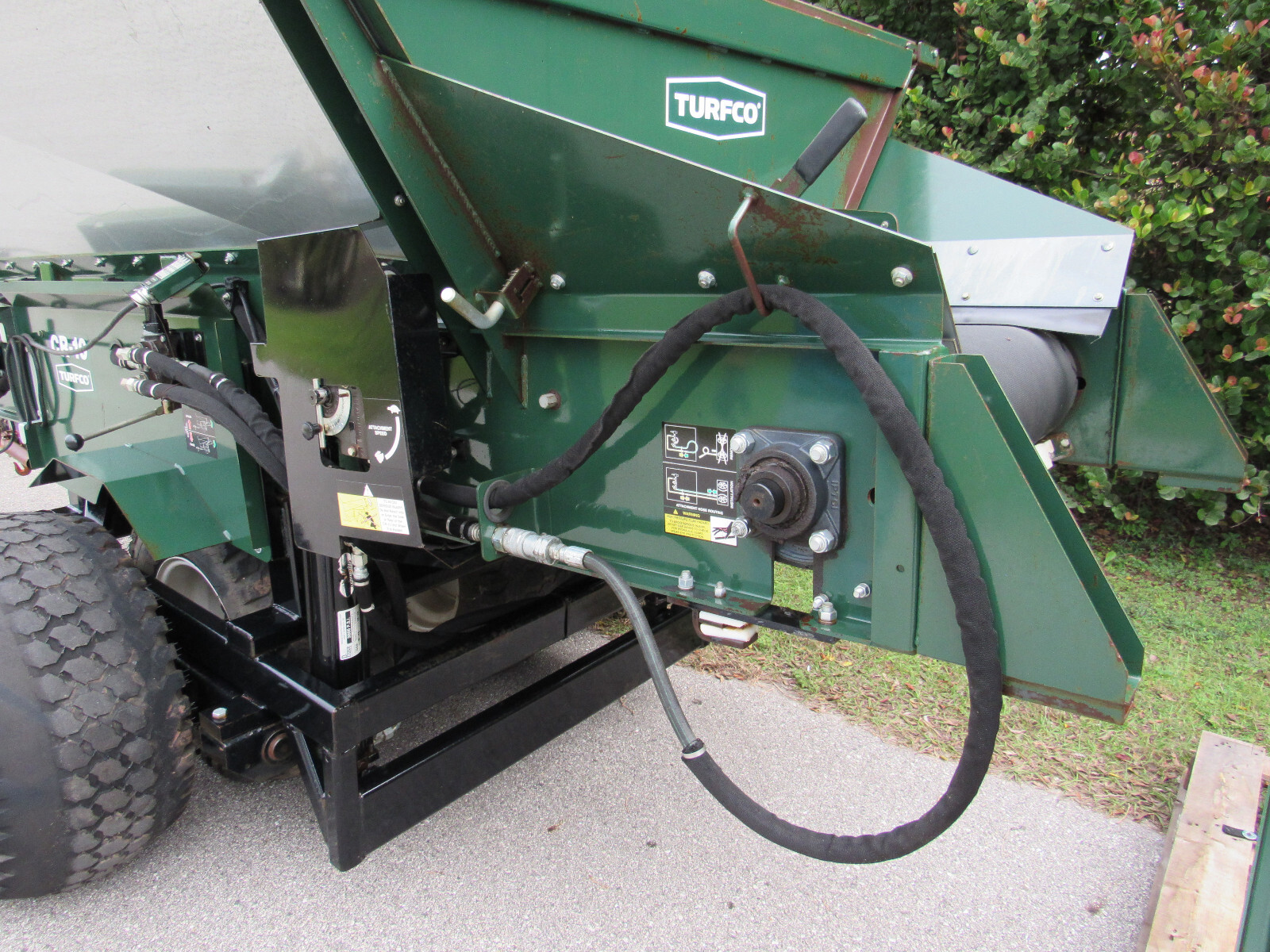 Turfco CR 10 Top Dresser Material Handler Sand Spreader Model # 85540 ...