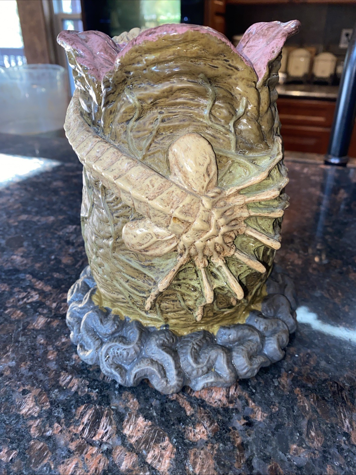 Alien Facehugger Xenomorph Egg Pod Vinyl Bank Diamond Select, Not Used ...
