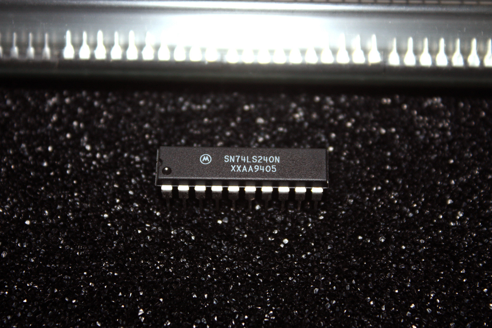 74LS240 Octal Buffer / Line Driver with 3-State Outputs, SN74LS240N ...