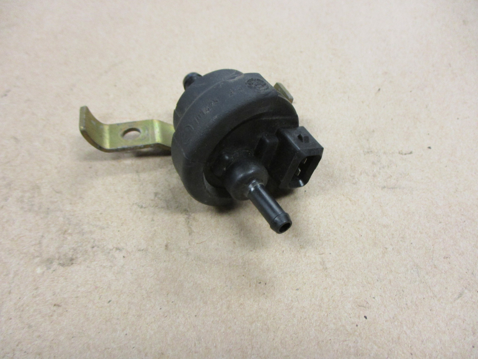 BMW R1100GS R1100RT R1100R R1100RS FUEL TANK BREATHER VALVE GAS | eBay