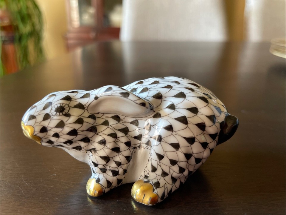 Herend Black Fishnet Crouching Bunny Figurine Gold Nose & Feet 15597 ...