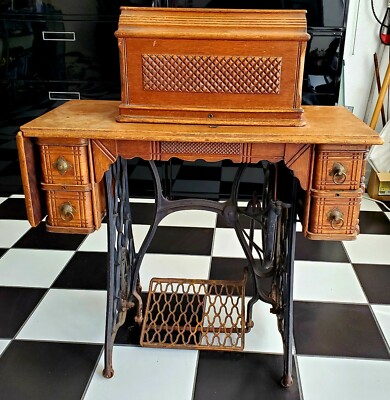 Antique 1887 Singer Treadle Sewing Machine with Coffin Box Cover ...