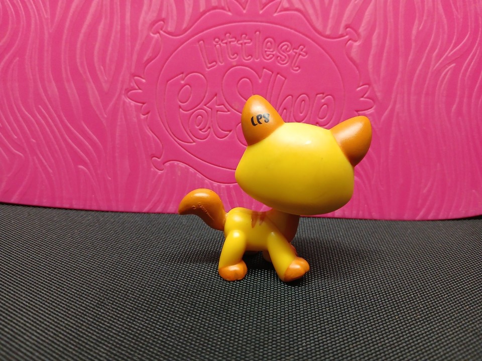 Littlest Pet Shop Exclusive Poof Tail Walking Cat Yellow and Orange ...