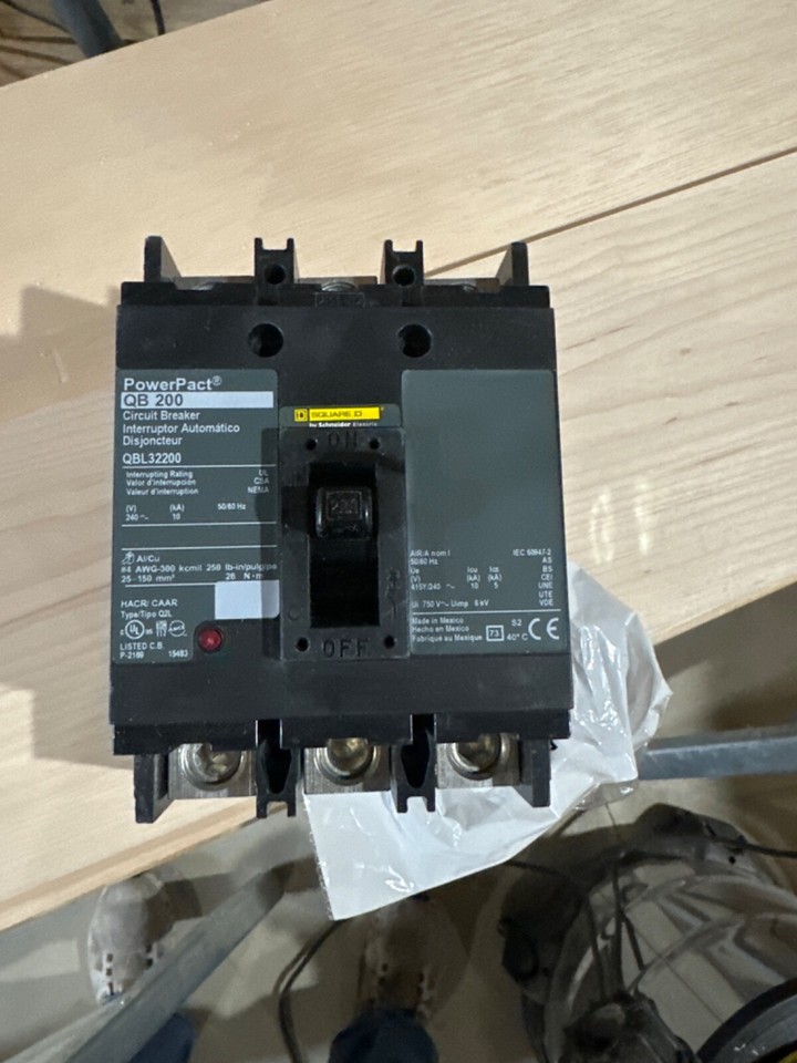 Square D QBL32200 3 Pole Circuit Breaker 240V, 200A - Black (QBL32200 ...