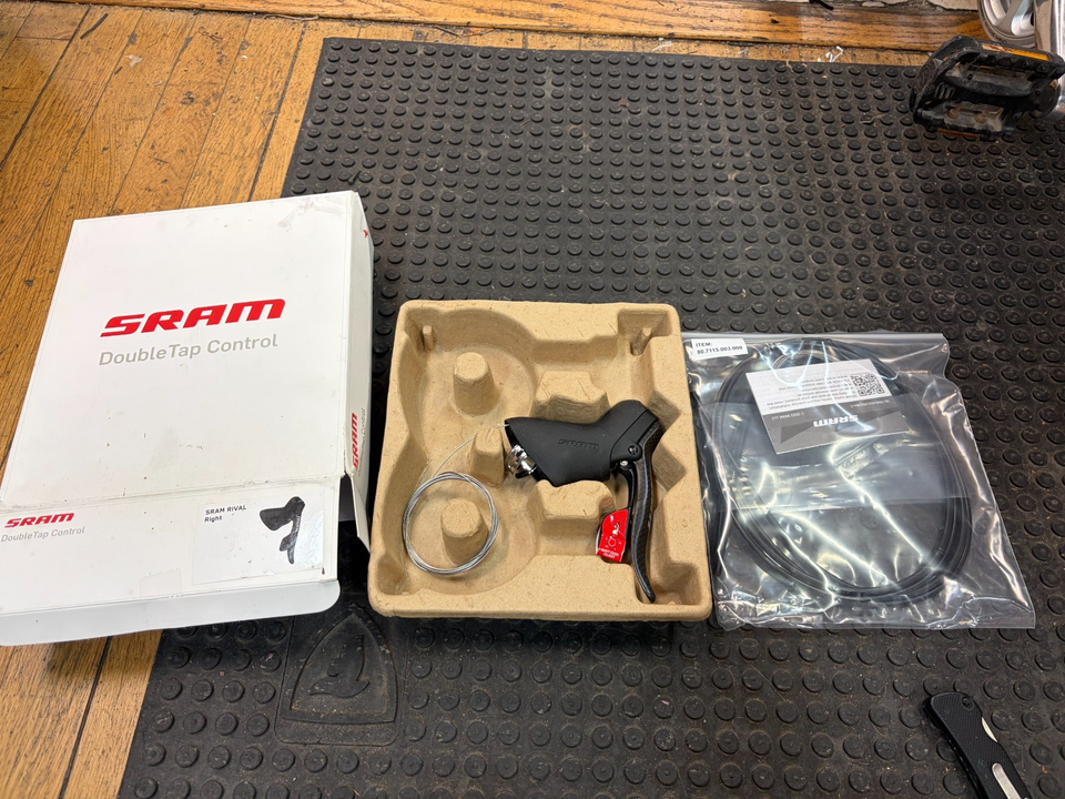 SRAM Rival 10-Speed DoubleTap Right Shift/Brake Lever, Carbon Fiber ...