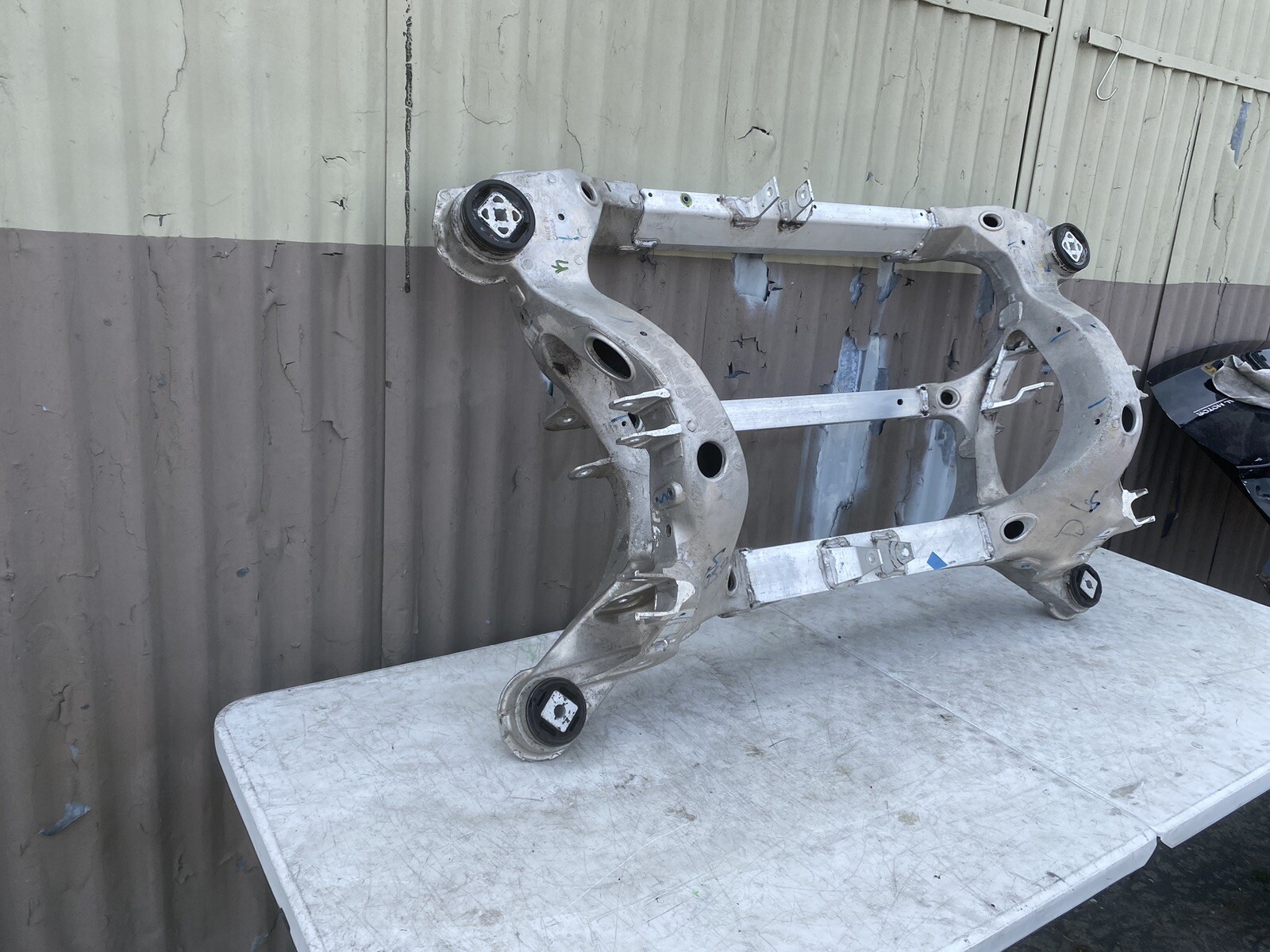 2017 2018 Tesla Model X Rear CROSSMEMBER Subframe 1048802-00-a for sale ...