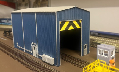 ‘OO' Gauge Model Railway Modern Engine Shed Blue & Grey DELUXE VERSION ...