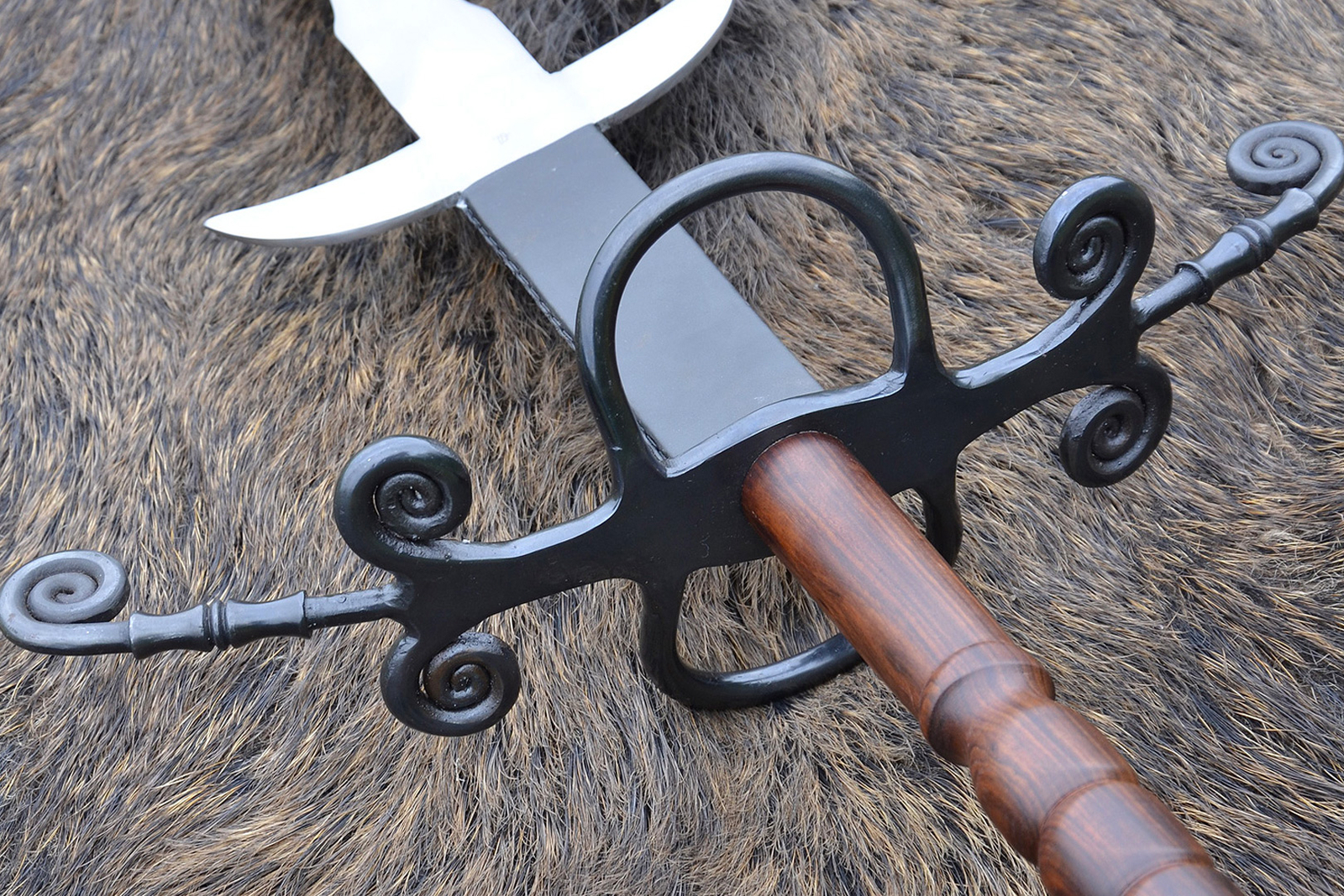 Flambard - Two-handed sword with leaves of fire | eBay