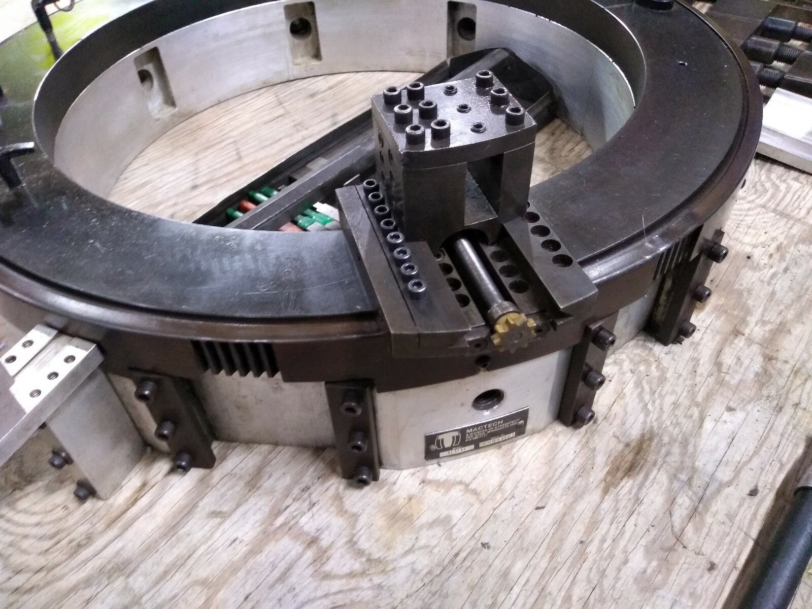 MACTECH 820 US Clamshell Pipe Lathe Split Frame 16 - 20 in w/ Hydraulic ...