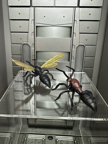 Hasbro Marvel Legends PAIR OF GIANT ANTS Figure Ant-Man fodder army ...