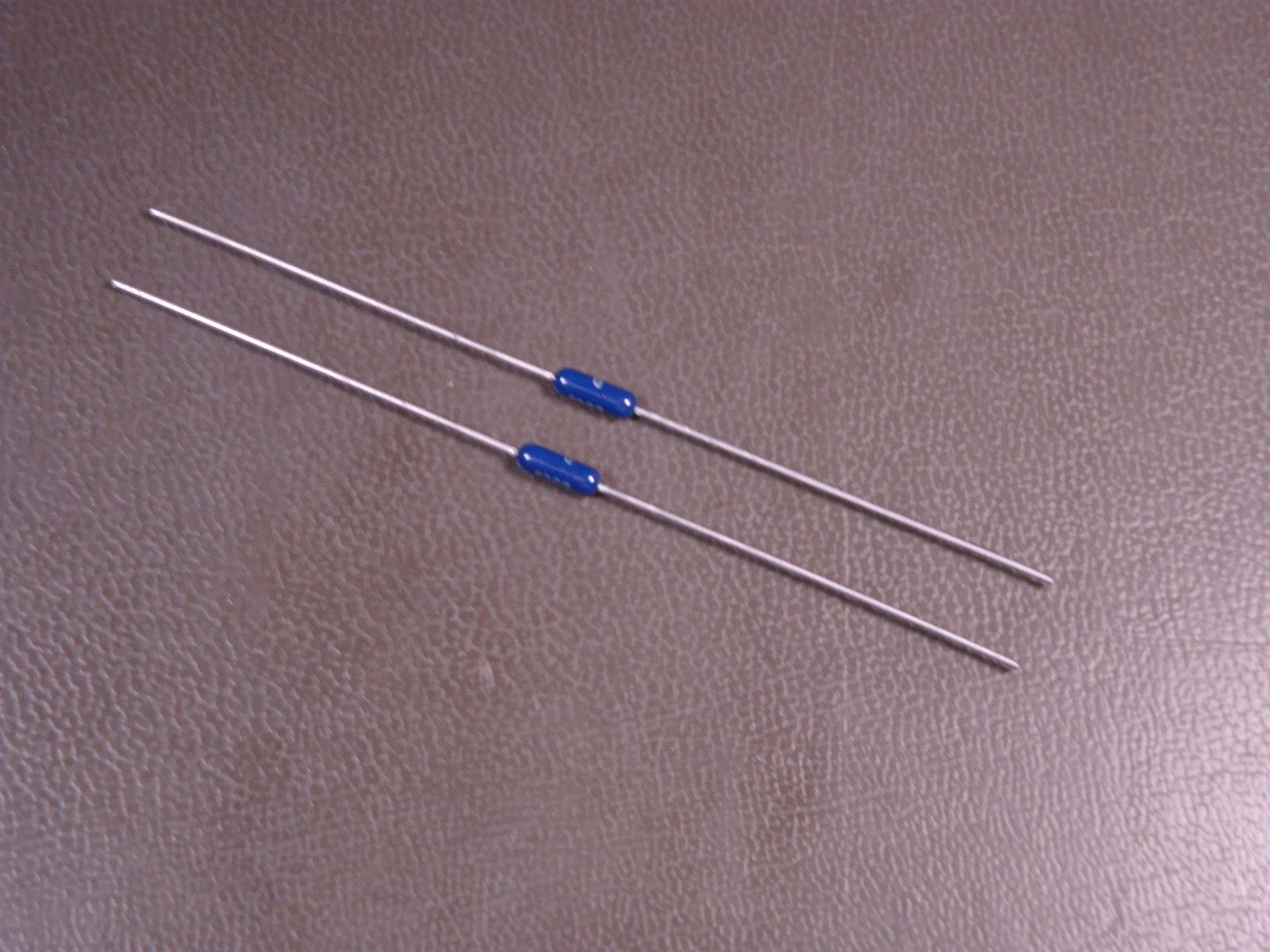 Lot of 2 RNC55H6813BS Vishay Metal Film Resistor 681k Ohm 125mW 1/8W 0. ...