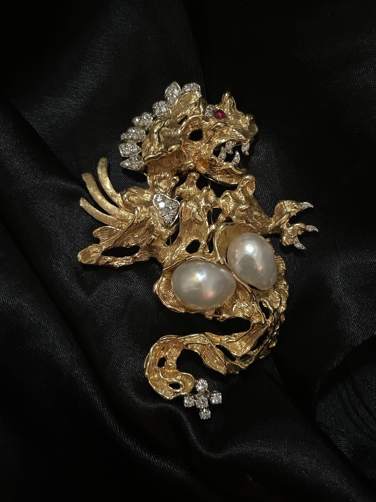 RARE VINTAGE 18kt GOLD & DIAMOND “ DRAGON “ BROOCH - Gem