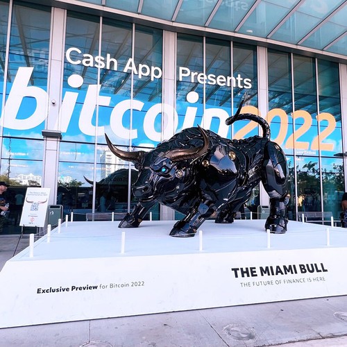 Miami Bitcoin Bull Statue Wall Street Bull Figure Model OX Home Desk ...