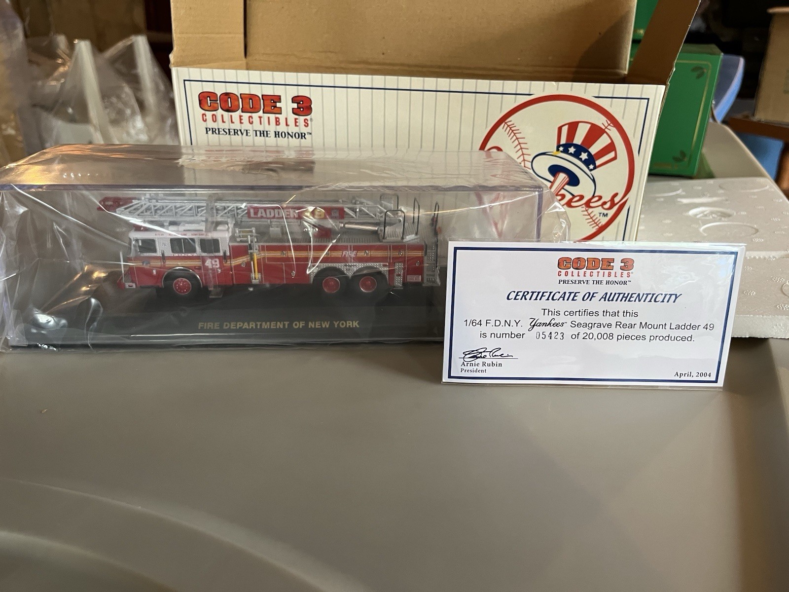 Code 3 Seagrave Rear Mount Ladder 49 FDNY Fire Department Yankees 1/64 ...