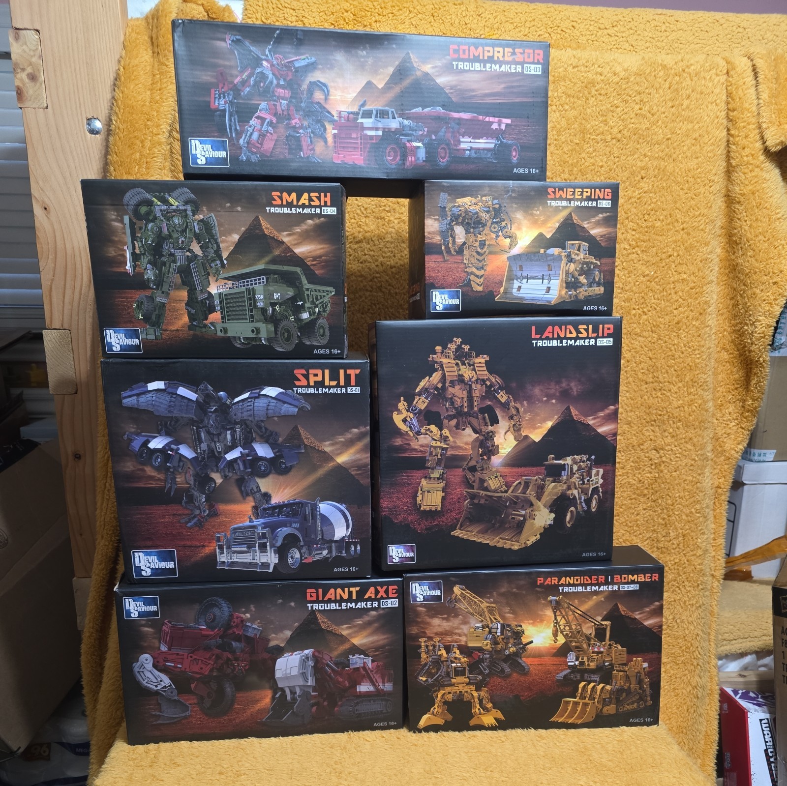 Transformable Toys Devastator Devil Saviour DS-01- 08 Set of 8Pcs ...