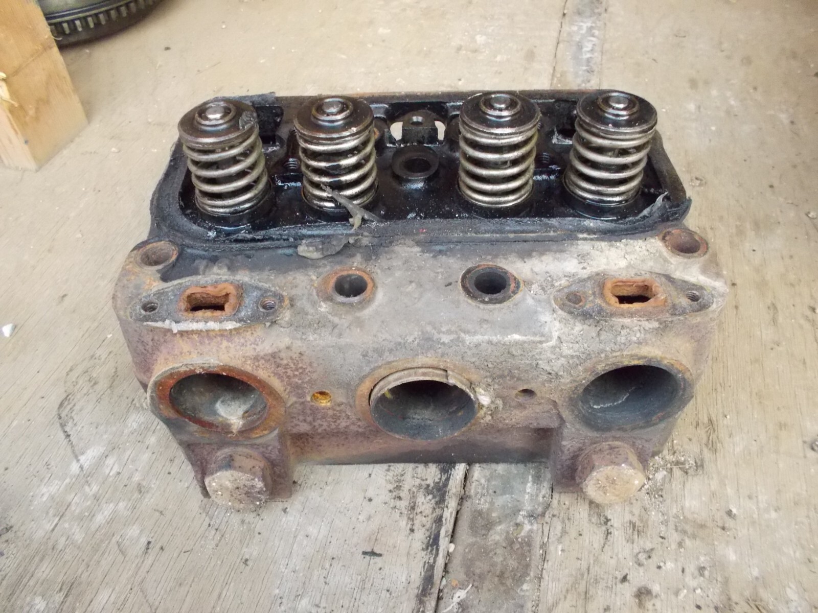 Case 400 401 Diesel D tractor engine motor rear cylinder head w/ valves ...