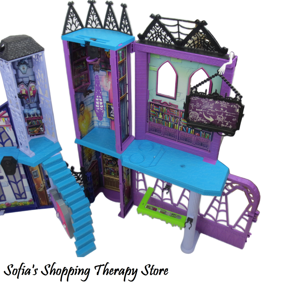 Monster High Deadluxe High School Castle Deluxe Playset comes ...