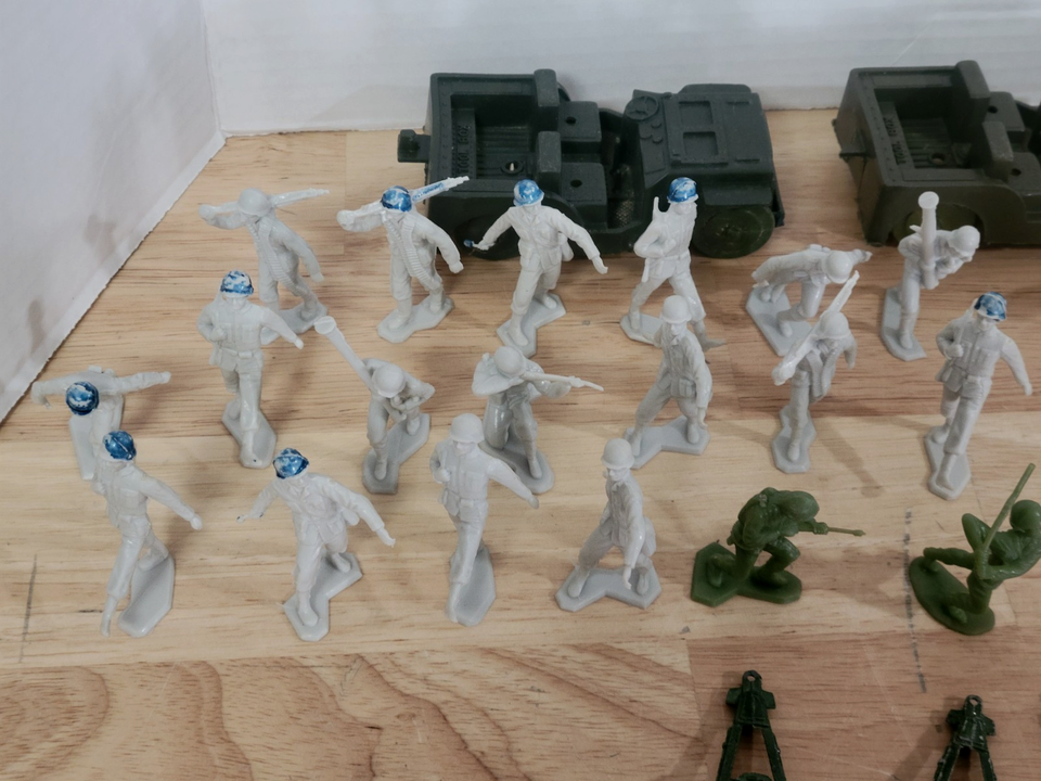 51 Pieces ~ 19 Marx, 26 Other, Mostly German, Toy Soldiers, 3 Jeeps, 3 ...