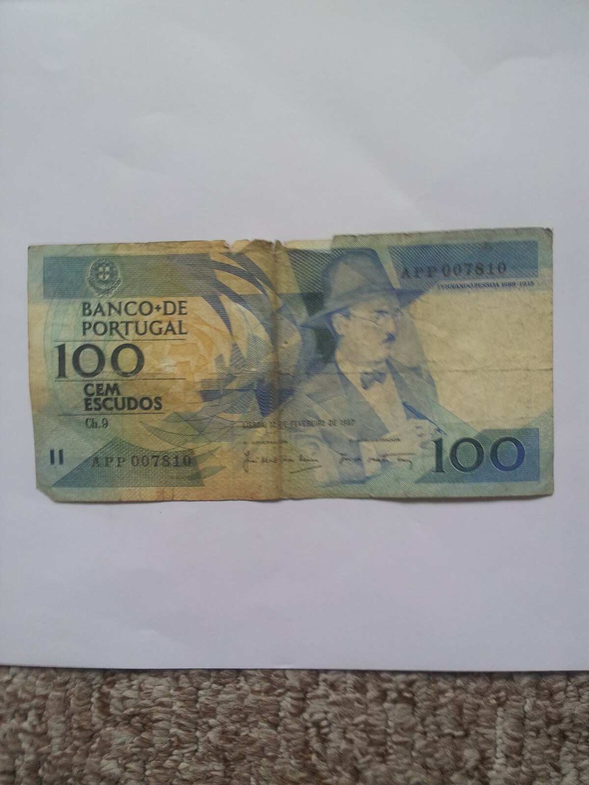 2 collectable bank notes,vintage,1987 100 escudos, banco de portugal ...