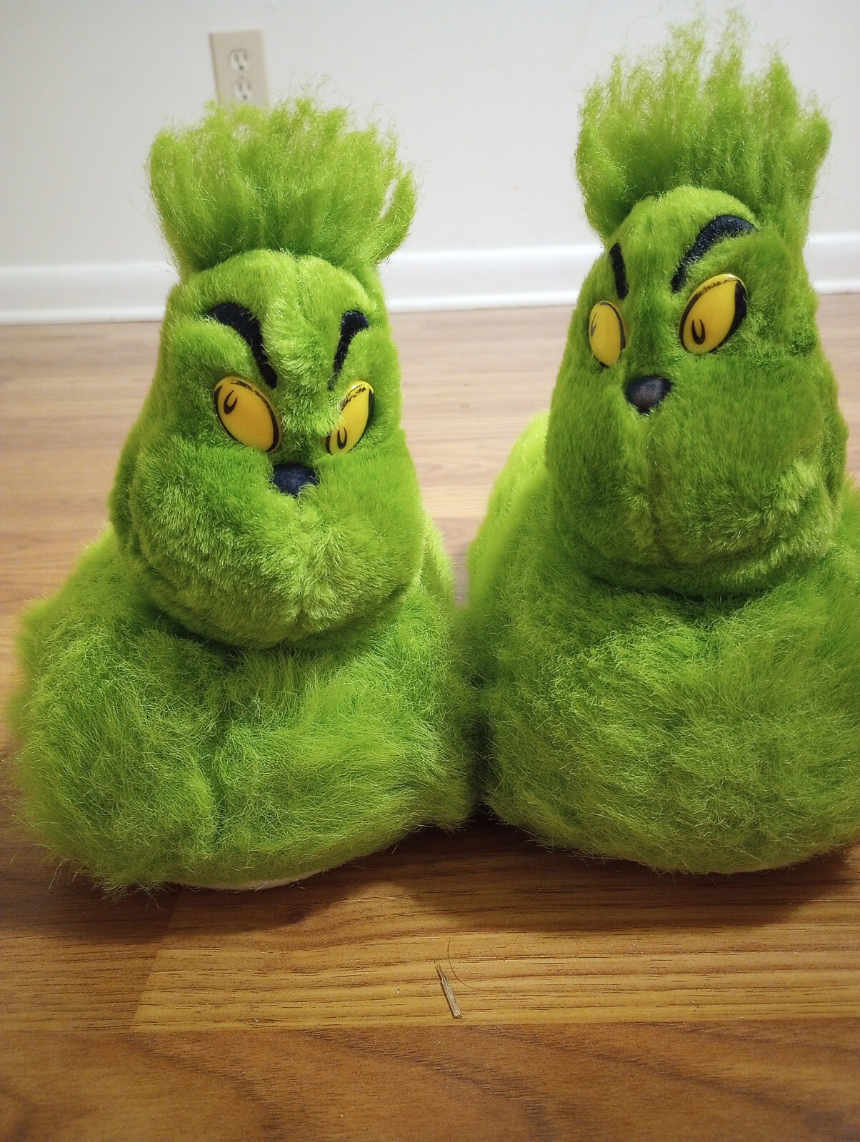 Vintage Rare 1990s Dr. Seuss Grinch Green Fuzzy Slipp… - Gem