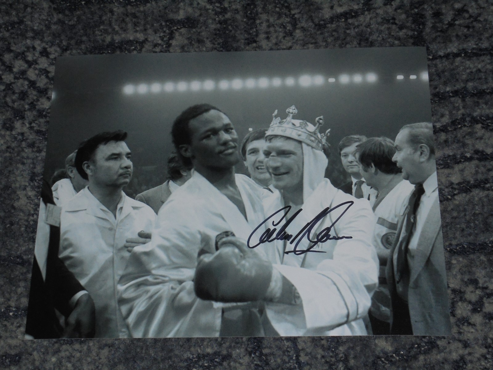 COLIN JONES - BOXING CHAMPION - 10x8 PHOTO SIGNED. (29) | eBay UK
