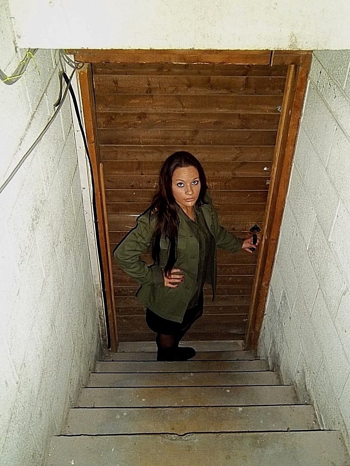 SADDAM'S IRAQ - 8 X 10 Photo of a Female Soldier - REGULAR IRAQI ARMY ...