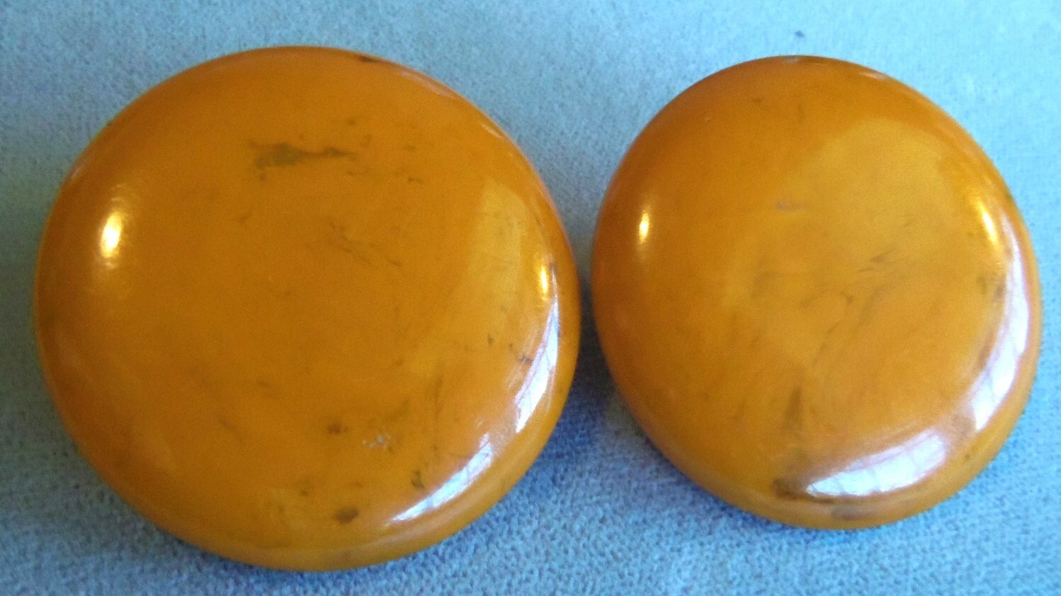 BAKELITE BUTTERSCOTCH AMBER LARGE ROUND CLIP BACK EAR… - Gem